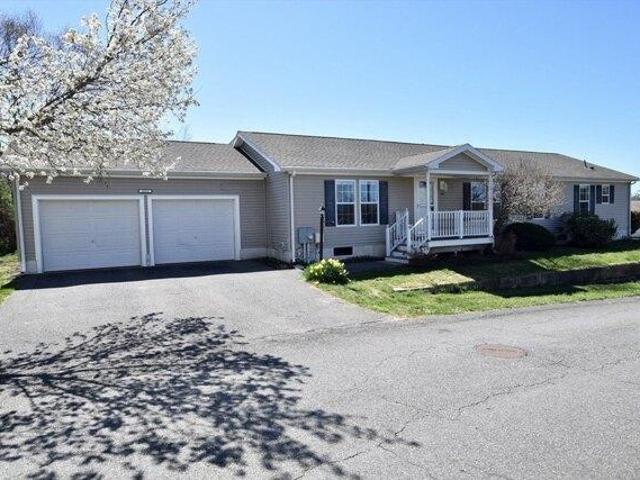 3 bedroom, Middleboro MA 02346 LS103020614