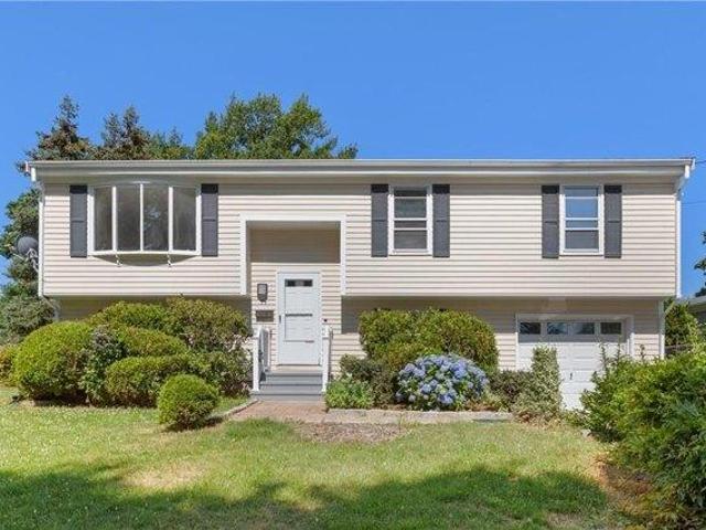 3 bedroom, Middletown RI 02842 104808360