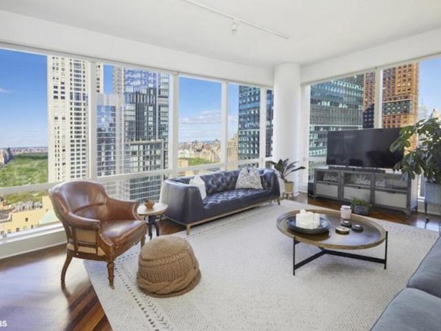 3 bedroom, Midtown West NY 98817910