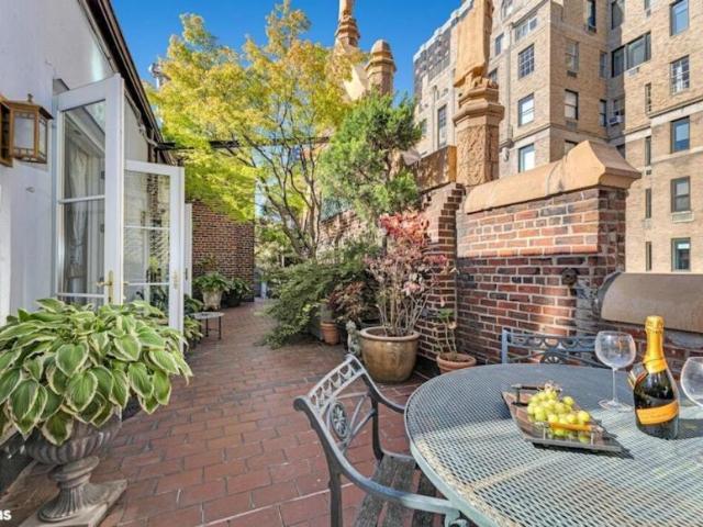 3 bedroom, Midtown East NY 102244101