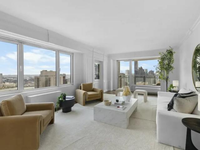 3 bedroom, Midtown East NY 102245294