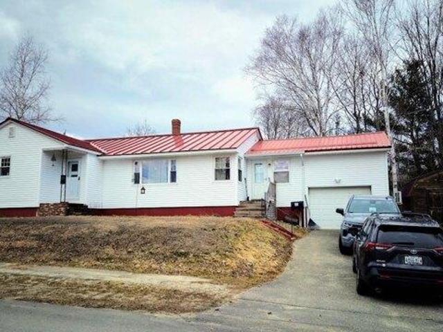 3 bedroom, Millinocket ME 04462 102445357