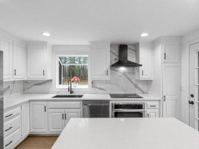 3 bedroom, Norfolk MA 02056 102120425