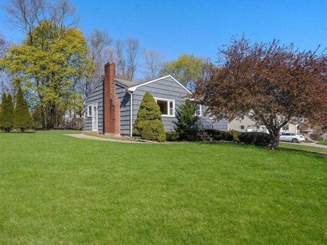 3 bedroom, Norwood MA 02062 102410878