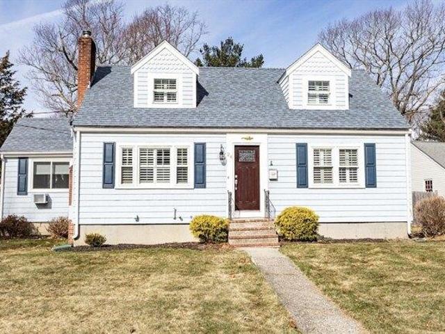 3 bedroom, Norwood MA 02062 102565235