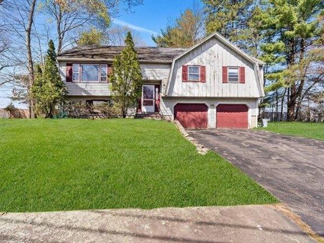 3 bedroom, Norwood MA 02062 103966809