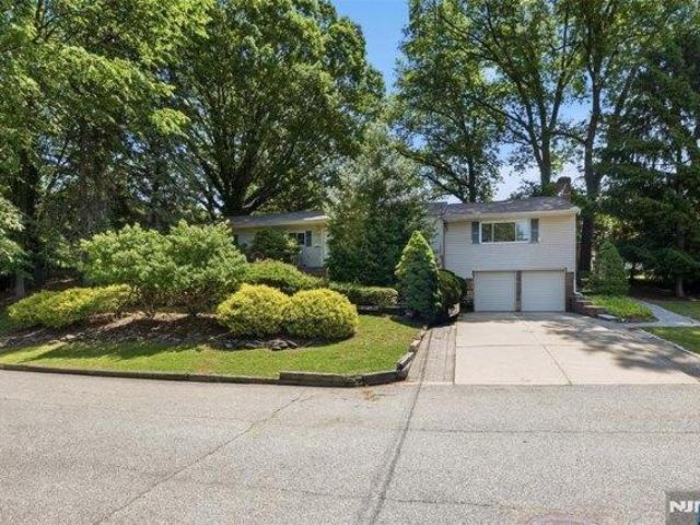 3 bedroom, Norwood NJ 07648 104607272
