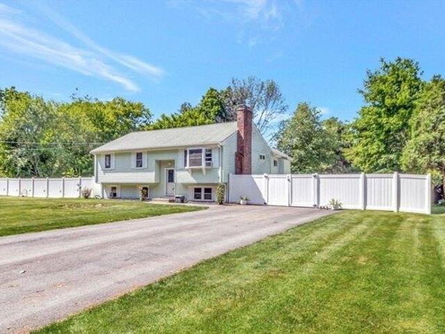 3 bedroom, Norton MA 02766 103932392