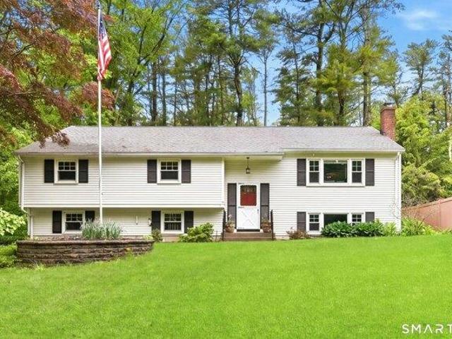 3 bedroom, North Stonington CT 06359 104834064