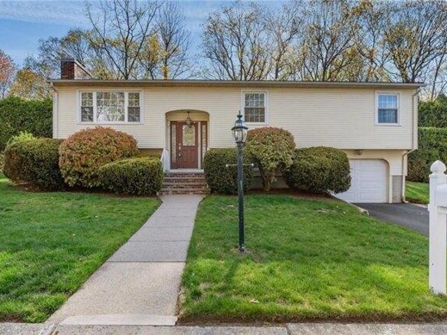 3 bedroom, North Providence RI 02911 102120254