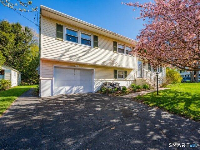 3 bedroom, Naugatuck CT 06770 LS102828739