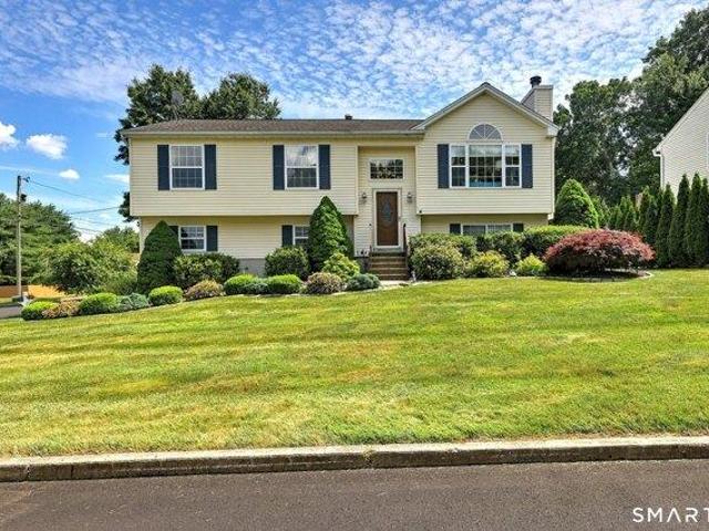 3 bedroom, Naugatuck CT 06770 104653706