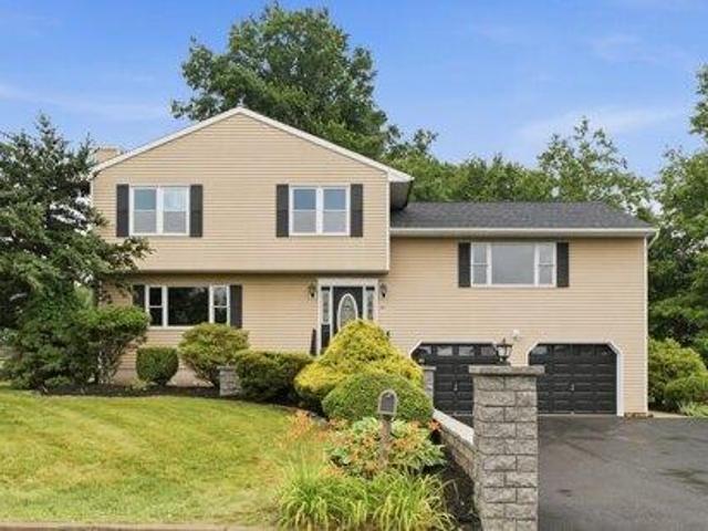 3 bedroom, Naugatuck CT 06770 104688981