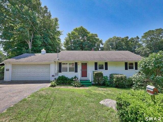 3 bedroom, Naugatuck CT 06770 104787814