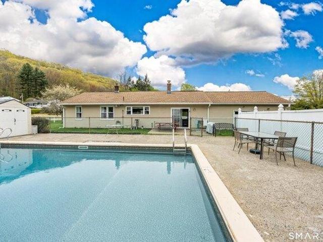 3 bedroom, Naugatuck CT 06770 104808627