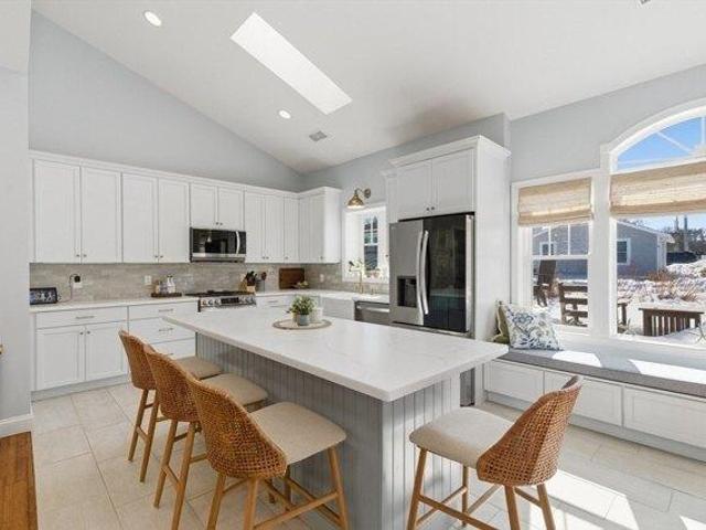 3 bedroom, Narragansett RI 02882 104043728
