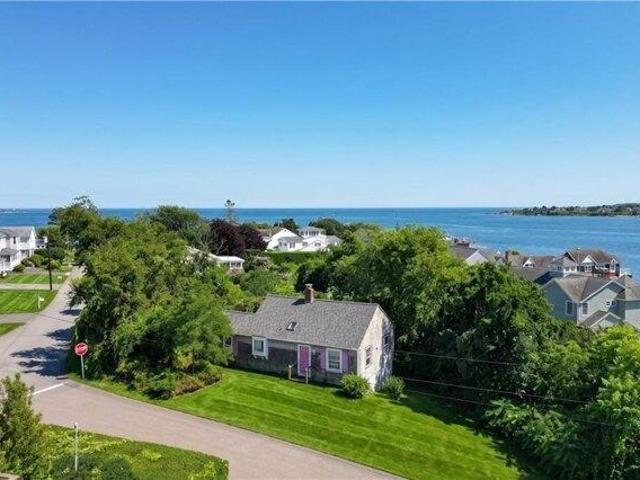 3 bedroom, Narragansett RI 02882 105106957