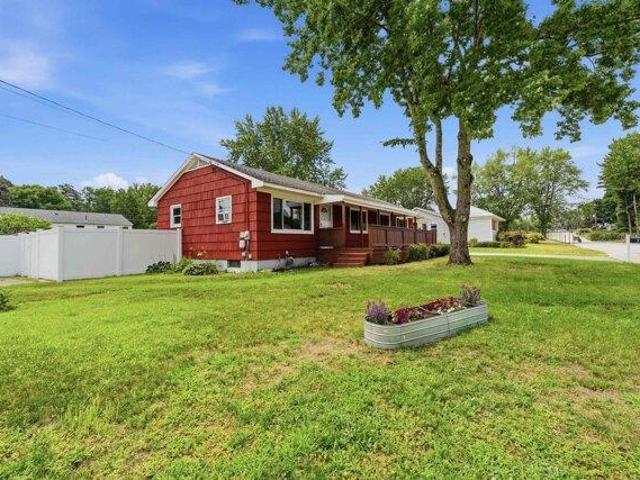 3 bedroom, Nashua NH 03063 104512198