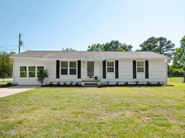 3 bedroom, NC NC 102715792