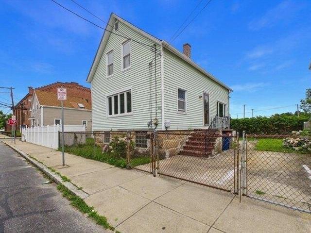 3 bedroom, New Bedford MA 02740 104539539