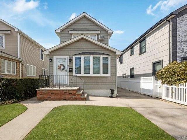3 bedroom, New Hyde Park NY 11040 101800031