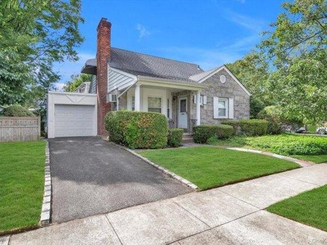 3 bedroom, New Hyde Park NY 11040 102563249