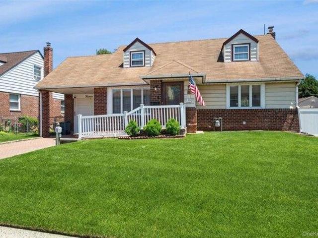 3 bedroom, New Hyde Park NY 11040 104904095