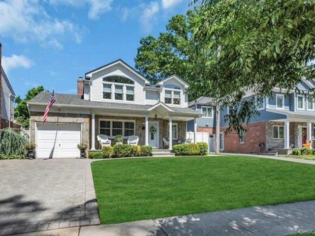 3 bedroom, New Hyde Park NY 11040 104907750
