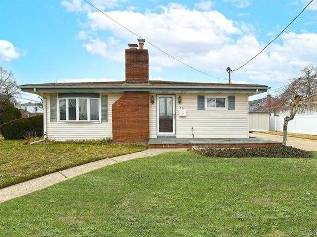 3 bedroom, New Hyde Park NY 11040 LS101783159
