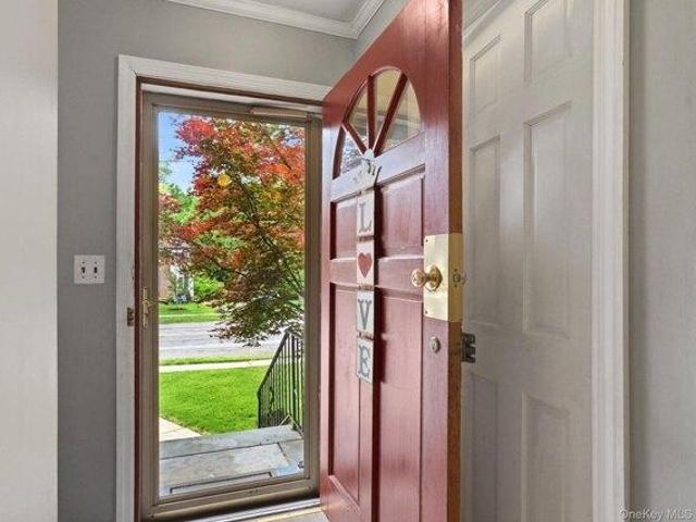 3 bedroom, New Rochelle NY 10804 105207695