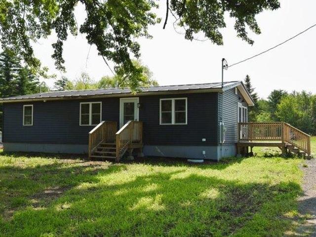 3 bedroom, New Sharon ME 04955 104758453