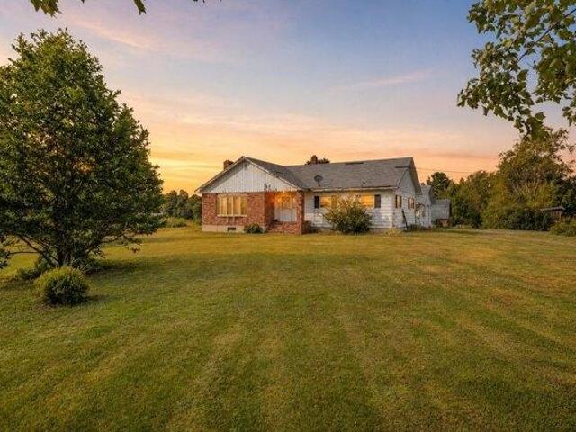 3 bedroom, New Sharon ME 04955 105115388