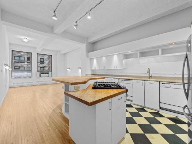 3 bedroom, New York NY 10011 102442208