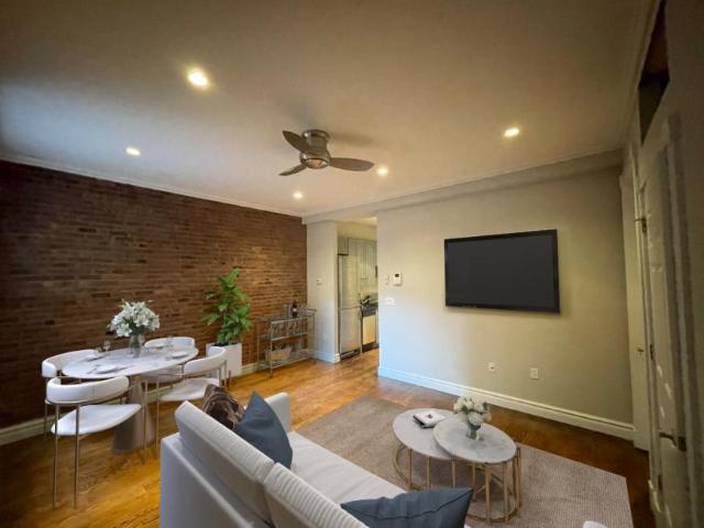 3 bedroom, New York NY 10019 81236343