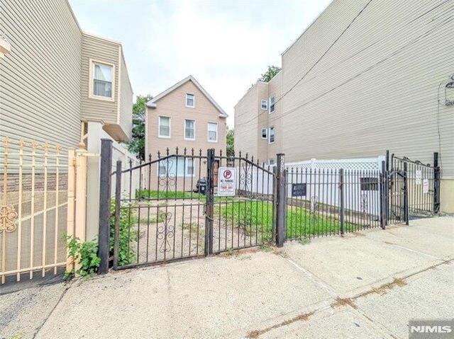 3 bedroom, Newark NJ 07104 102528523