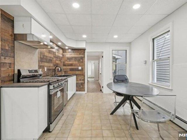 3 bedroom, Newark NJ 07105 LS93374247