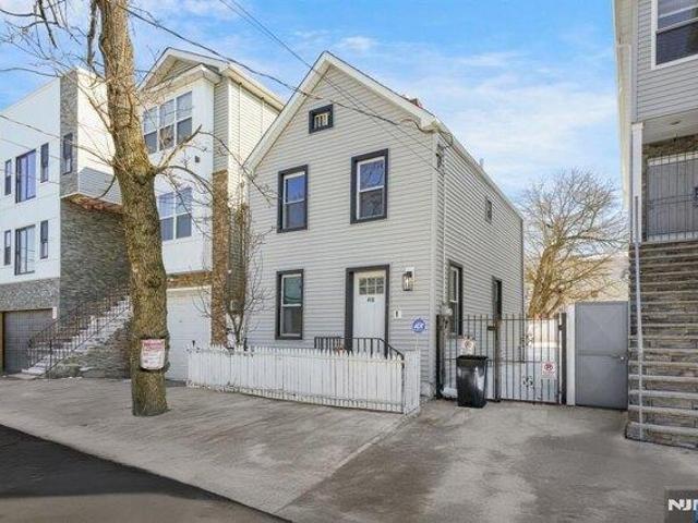 3 bedroom, Newark NJ 07103 105126041