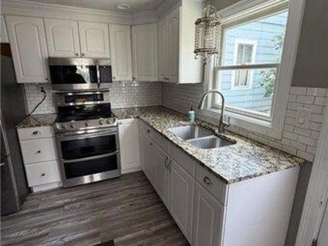 3 bedroom, Newport RI 02840 103932600