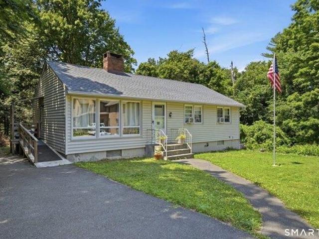 3 bedroom, Newtown CT 06482 104076212
