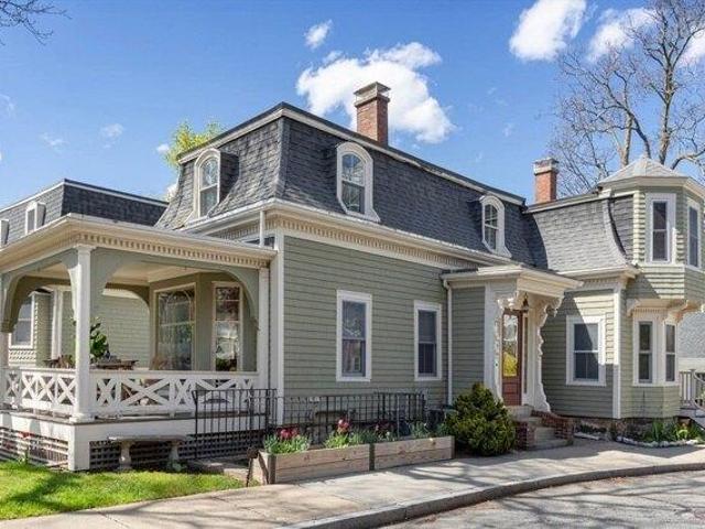 3 bedroom, Newton MA 02458 LS102828794