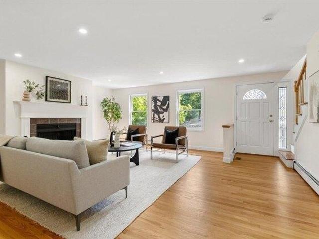 3 bedroom, Newton MA 02464 LS102670036