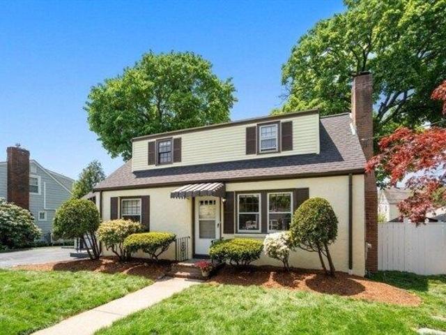 3 bedroom, Newton MA 02465 103038122