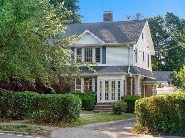 3 bedroom, Newton MA 02465 103186118