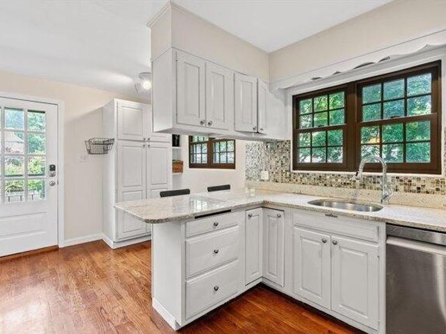 3 bedroom, Newton MA 02465 105096237