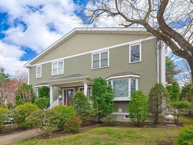 3 bedroom, Newton MA 02466 102412071