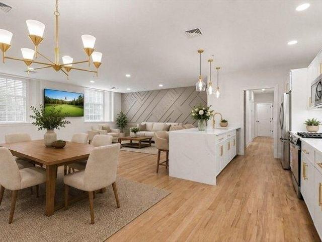 3 bedroom, Newton MA 02460 LS103097858