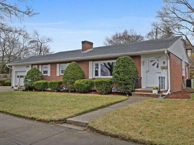 3 bedroom, Newton MA 02460 102412288