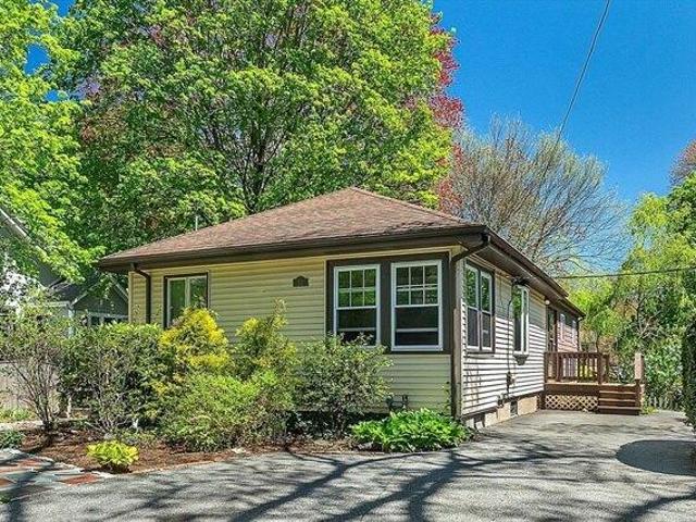 3 bedroom, Needham MA 02492 102668856