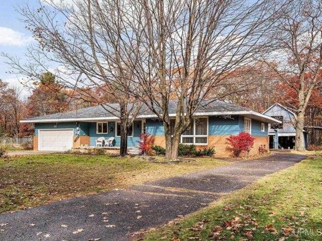 3 bedroom, Negaunee MI 49866 95934078