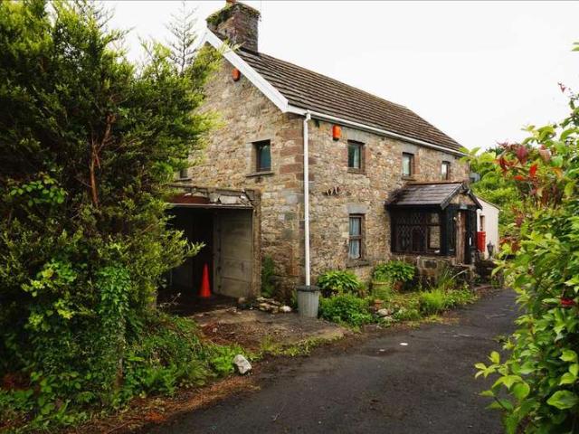 3 Bedroom Smallholding Commercial